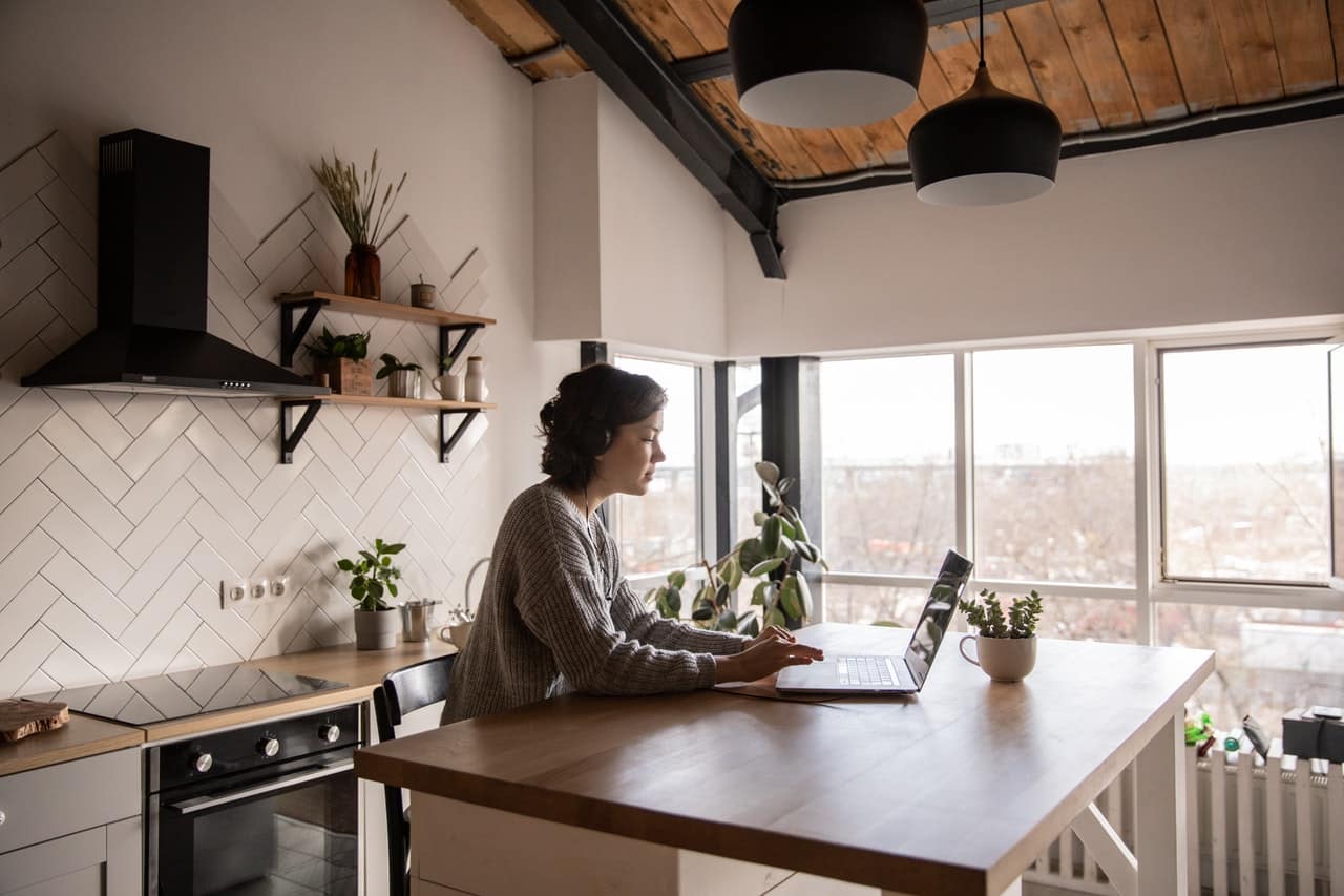5 Ways to Stay Focused While Working from Home in a Busy House